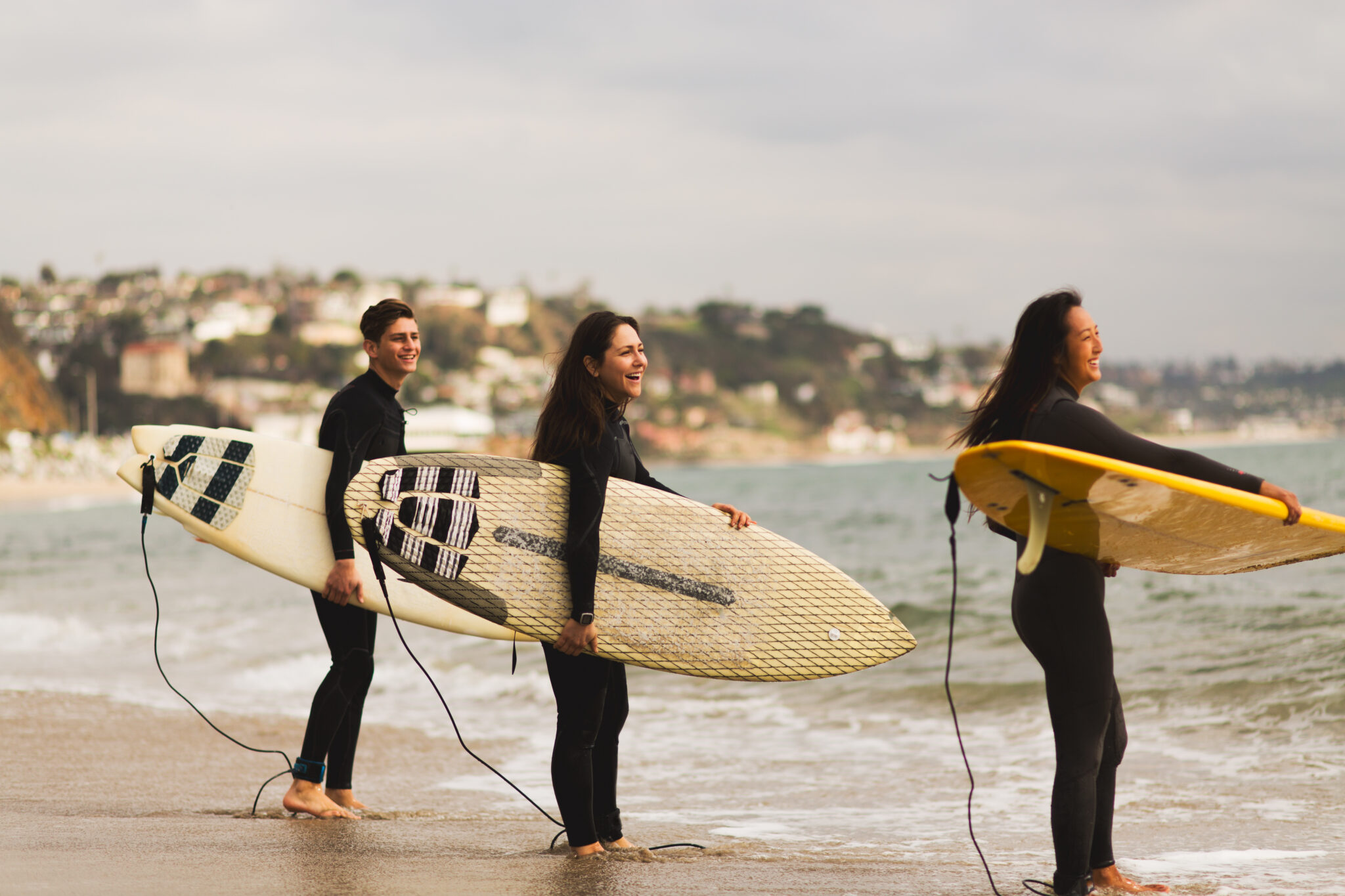 Special gear for surfing in cold weather - Surfing Museum